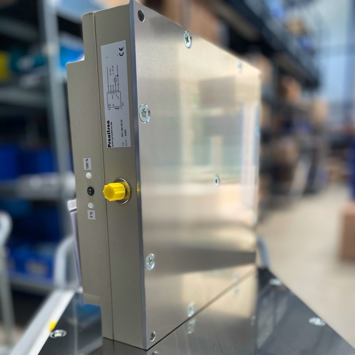 Compact analog sensor with waterproof connector from Proxitron